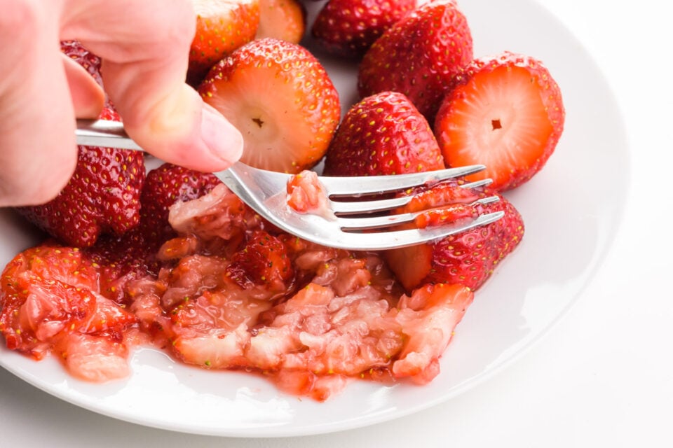 Vegan Strawberry Pie - Namely Marly